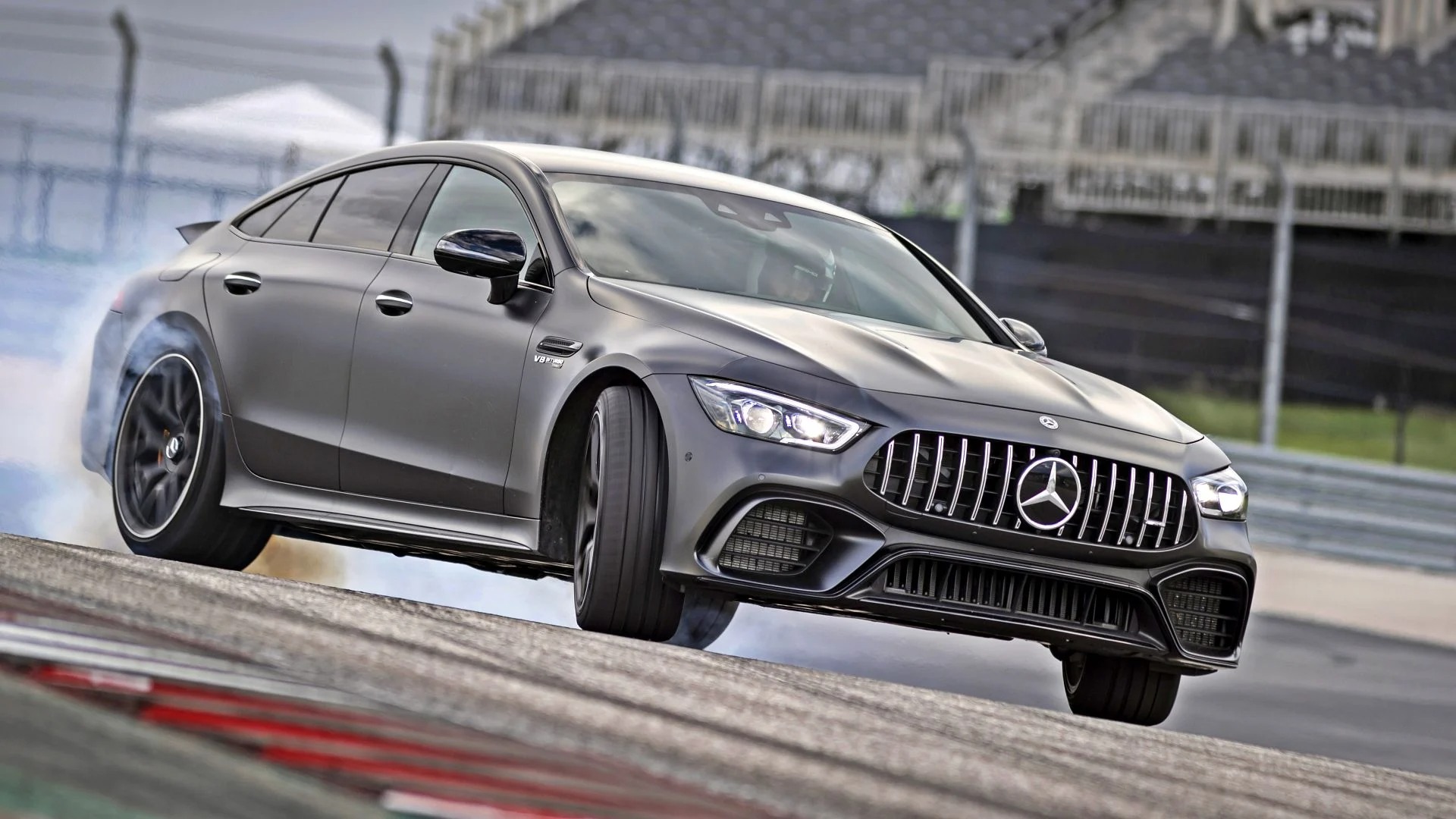 Ο Max Verstappen δεν μπορεί να νοικιάσει μία Mercedes-AMG GT λόγω ...