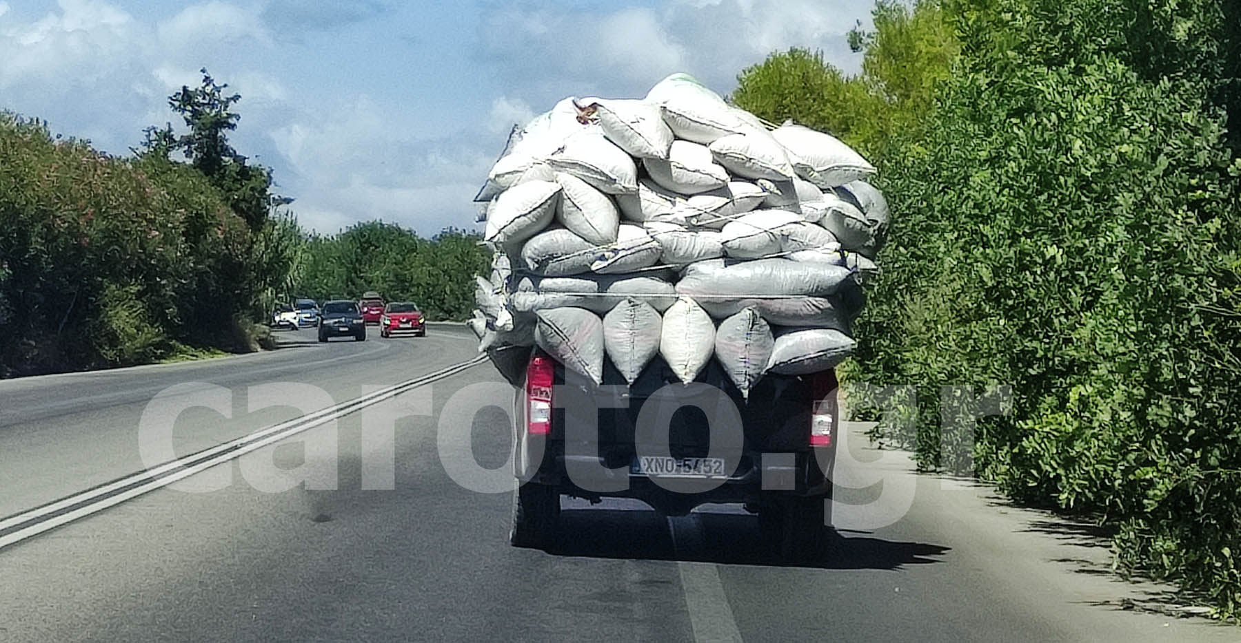 Το βιολί τους (ή καλύτερα τη λύρα τους) οι οδηγοί στην Κρήτη - caroto.gr