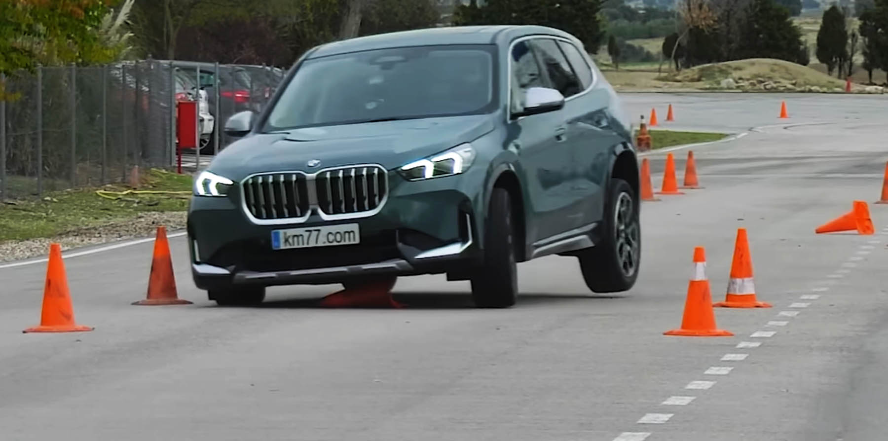 H BMW X1 στη δοκιμασία του ταράνδου [video] - caroto.gr